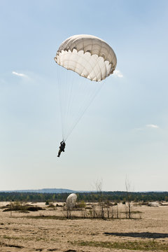 รูปภาพSpadochron – เลือกดูภาพถ่ายสต็อก เวกเตอร์ และวิดีโอ615 | Adobe Stock