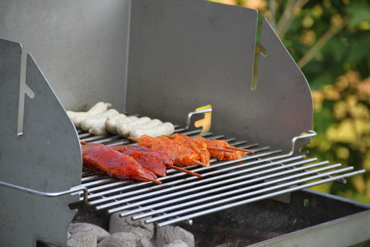 Grill-Feier 影像 – 瀏覽 2,550 個素材庫相片、向量圖和影片 | Adobe Stock