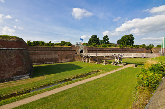 「Julier」の画像 - 2,441 件の Stock 写真、ベクターおよびビデオ | Adobe Stock