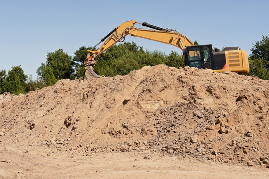 Erdhaufen-Bilder: Stock-Fotos & -Videos. | Adobe Stock