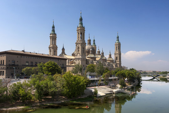 รูปภาพSaragossa – เลือกดูภาพถ่ายสต็อก เวกเตอร์ และวิดีโอ23,335 | Adobe ...