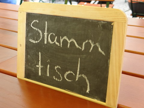 Stammtisch-Bilder: Stock-Fotos & -Videos. | Adobe Stock