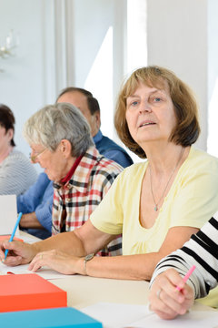 Abendkurs 画像 - 参照 340 Stock 写真、ベクターおよびビデオ | Adobe Stock