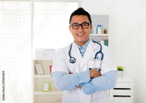 "malay male doctor in the clinic" Stockfotos und lizenzfreie Bilder auf ...