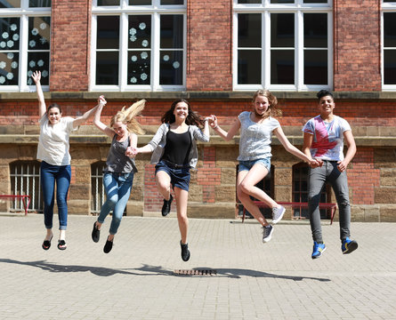 Springen Images – Browse 38,576 Stock Photos, Vectors, and Video ...