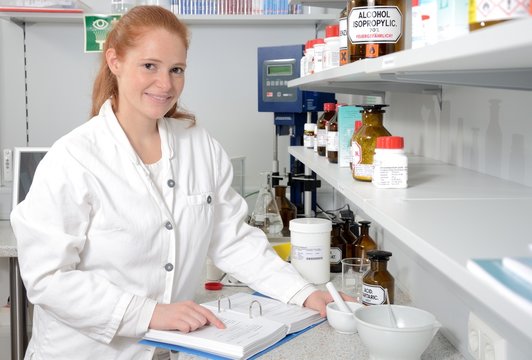 「Laborantin」の写真素材 | 1,067件の無料イラスト画像 | Adobe Stock