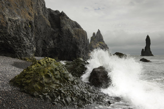 Reynisdrangur Bilder – Durchsuchen 116 Archivfotos, Vektorgrafiken und ...