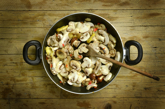 Finferlo-Bilder: Stock-Fotos & -Videos. | Adobe Stock