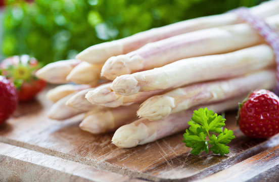 Spargelzeit Bilder – Durchsuchen 6,907 Archivfotos, Vektorgrafiken und ...