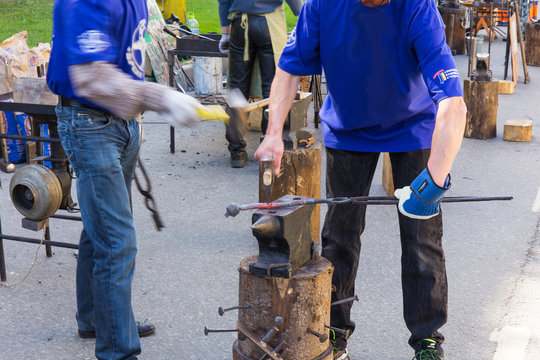 Imágenes de Forge-Man: descubre bancos de fotos, ilustraciones ...