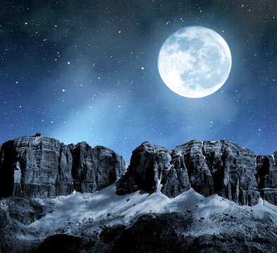 Walking In Moonlight Images – Browse 2,110 Stock Photos, Vectors, and ...