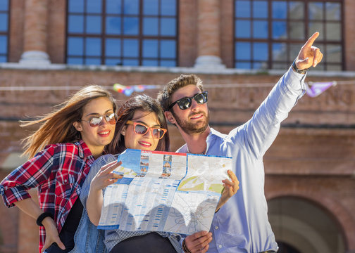 "Tourists Images – Browse 27,121,688 Stock Photos, Vectors, and Video ...