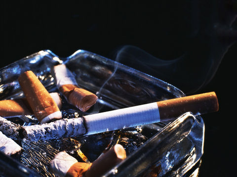 รูปภาพNikotinsucht – เลือกดูภาพถ่ายสต็อก เวกเตอร์ และวิดีโอ1,141 ...