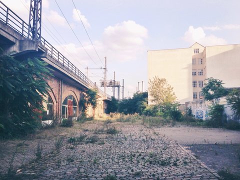 Hinterhof bilder – Bläddra bland 2,972 stockfoton, vektorer och videor ...