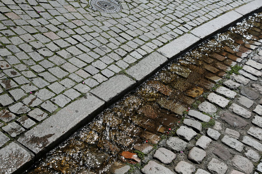 Imágenes de Rinnstein: descubre bancos de fotos, ilustraciones ...