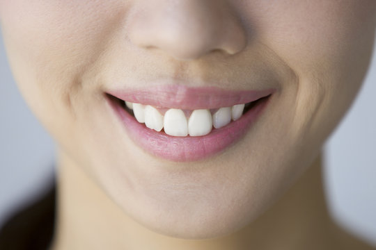 Zahnhals Bilder – Durchsuchen 12,855 Archivfotos, Vektorgrafiken und ...