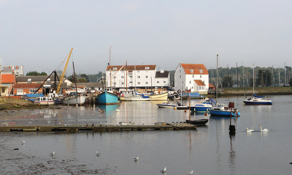 รูปภาพWoodbridge – เลือกดูภาพถ่ายสต็อก เวกเตอร์ และวิดีโอ1,885 | Adobe ...