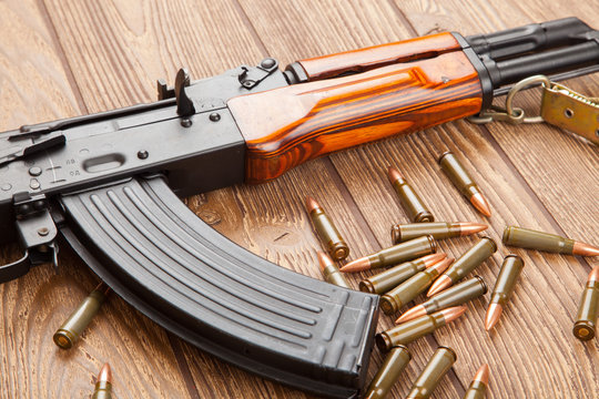 "Automatic Kalashnikov"-Bilder: Stock-Fotos & -Videos. | Adobe Stock