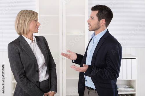 "Dialog und Argumente in einem Business Gespräch" Stockfotos und ...