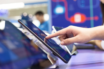 20+ Free bar chart on tablet screen Pictures - PikWizard