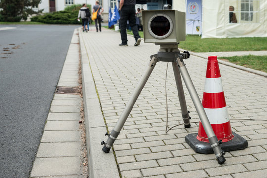 Blitzer Bilder – Durchsuchen 1,125 Archivfotos, Vektorgrafiken und ...