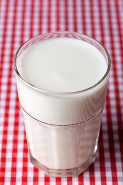 Kuhmilch bilder – Bläddra bland 2,265 stockfoton, vektorer och videor ...