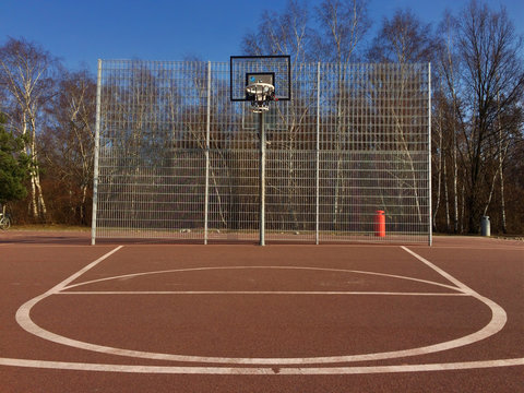 Basketballspielfeld Images – Browse 11 Stock Photos, Vectors, and Video ...