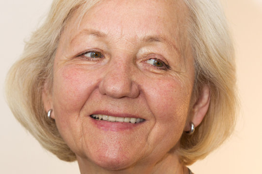 Verwitwet bilder – Bläddra bland 56 stockfoton, vektorer och videor ...