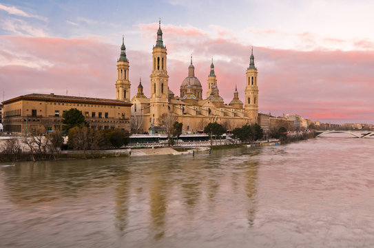 รูปภาพSaragossa – เลือกดูภาพถ่ายสต็อก เวกเตอร์ และวิดีโอ23,335 | Adobe ...