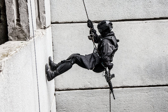 รูปภาพFast-Roping – เลือกดูภาพถ่ายสต็อก เวกเตอร์ และวิดีโอ172 | Adobe Stock
