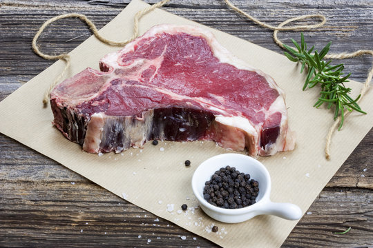 "T-Bone Steak" 影像 – 瀏覽 14,075 個素材庫相片、向量圖和影片 | Adobe Stock