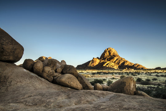 รูปภาพInselberg – เลือกดูภาพถ่ายสต็อก เวกเตอร์ และวิดีโอ3,495 | Adobe Stock