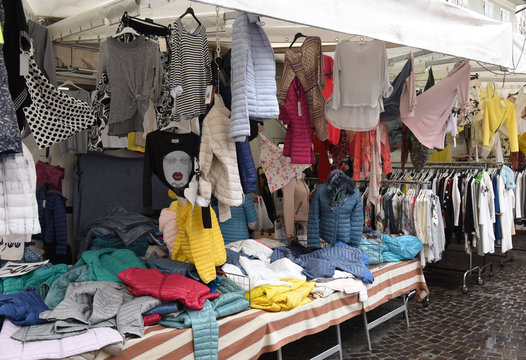 「Bancarella」の写真素材 | 1,593件の無料イラスト画像 | Adobe Stock