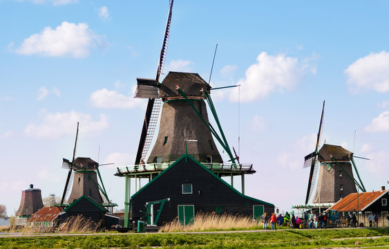 รูปภาพMills – เลือกดูภาพถ่ายสต็อก เวกเตอร์ และวิดีโอ685,408 | Adobe Stock