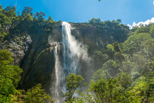 Diyaluma Falls