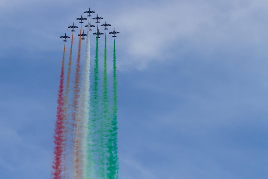 รูปภาพWingman – เลือกดูภาพถ่ายสต็อก เวกเตอร์ และวิดีโอ838 | Adobe Stock