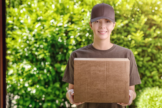 「Paketbote」の写真素材 | 634件の無料イラスト画像 | Adobe Stock