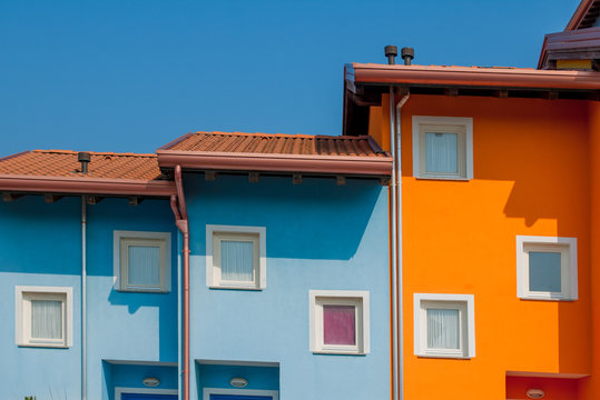 Case Colorate Images – Browse 2,785 Stock Photos, Vectors, and Video ...