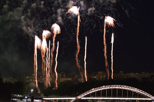 รูปภาพPyrotechnique – เลือกดูภาพถ่ายสต็อก เวกเตอร์ และวิดีโอ1,655 ...