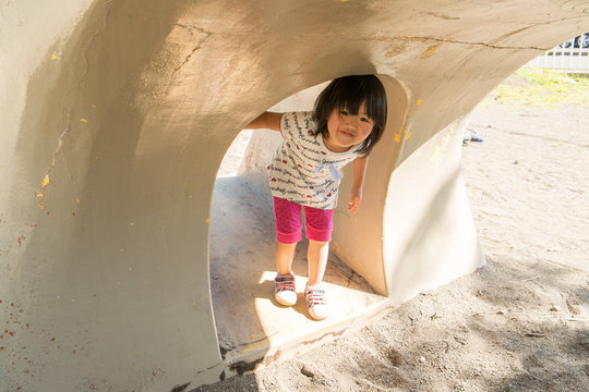 「くぐる」の写真素材 | 516件の無料イラスト画像 | Adobe Stock