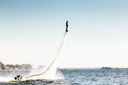Flyboarding Bilder – Durchsuchen 1,126 Archivfotos, Vektorgrafiken und ...