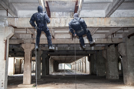 รูปภาพFast-Roping – เลือกดูภาพถ่ายสต็อก เวกเตอร์ และวิดีโอ172 | Adobe Stock