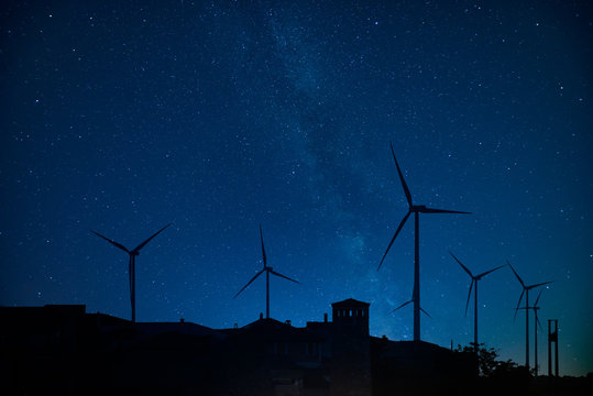 Imagens de Dark.windmill – Explore Fotografias do Stock, Vetores e ...
