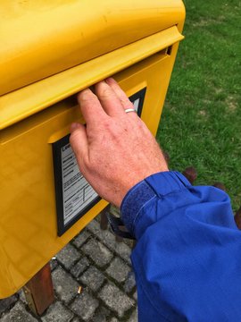 「Verschicken」の画像 - 5,557 件の Stock 写真、ベクターおよびビデオ | Adobe Stock