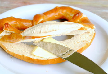 Bilder und Videos suchen: butterbrezel
