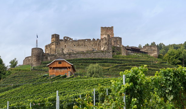รูปภาพWehrburg – เลือกดูภาพถ่ายสต็อก เวกเตอร์ และวิดีโอ293 | Adobe Stock