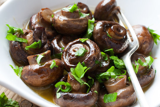 Champignons Billeder – Gennemse 174,925 stockfotos, vektorer og videoer ...