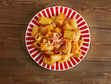 Pagliata bilder – Bläddra bland 17 stockfoton, vektorer och videor ...