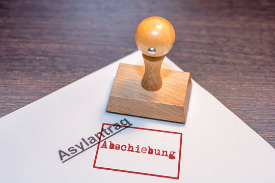 Abschiebung Bilder – Durchsuchen 2,673 Archivfotos, Vektorgrafiken und ...