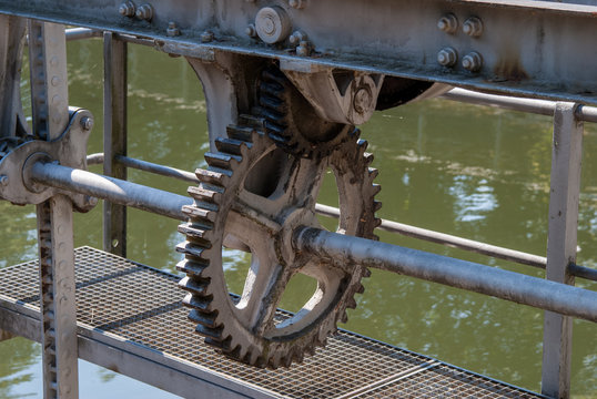 Zahnradgetriebe bilder – Bläddra bland 139 stockfoton, vektorer och ...